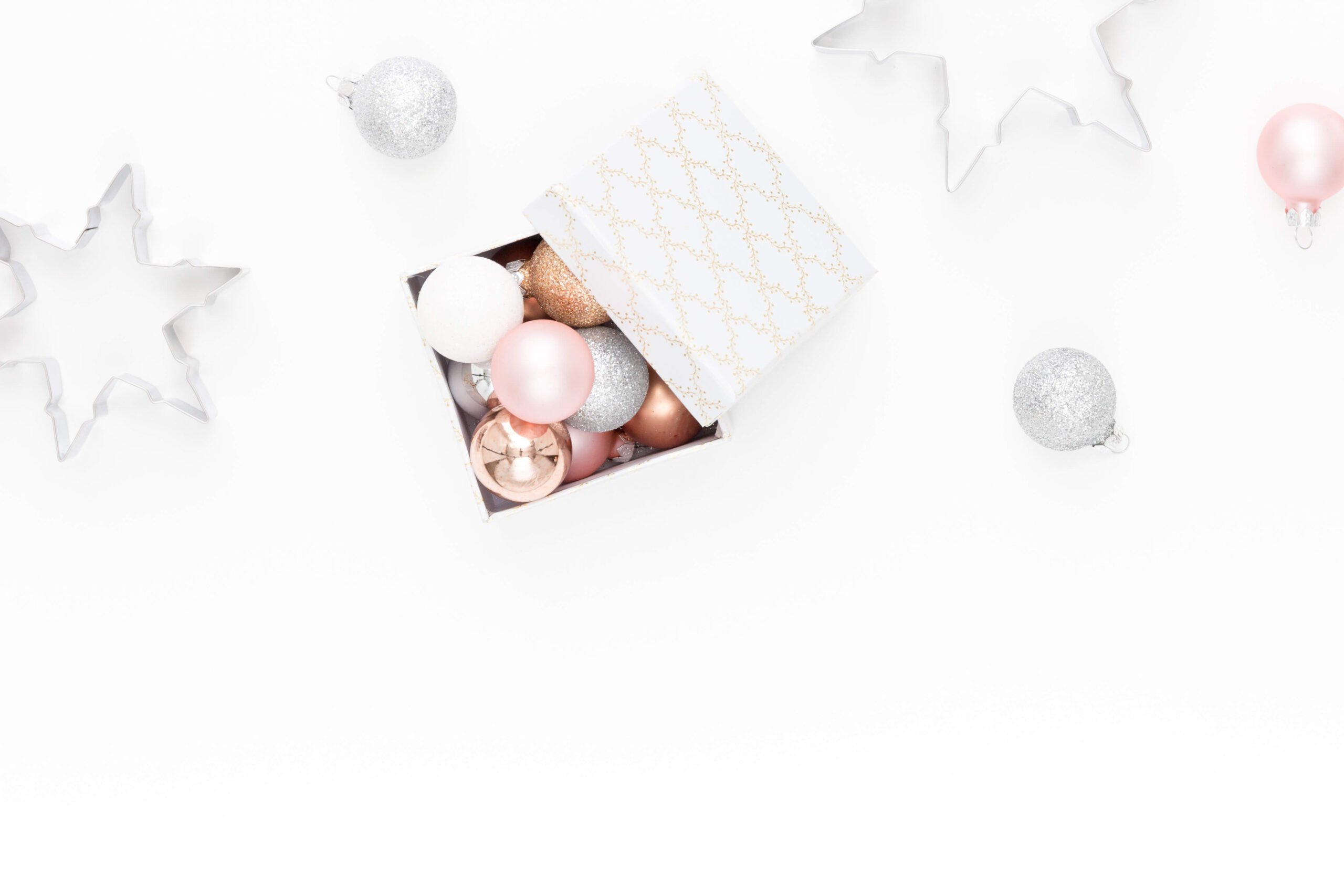 17 Inspiring Christmas Devotionals (with Free Printables)